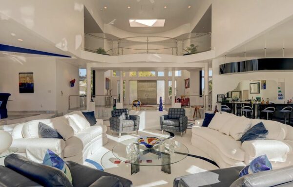 A Stunning Private Estate with Expansive and Beautifully Landscaped ...