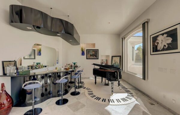 A Stunning Private Estate with Expansive and Beautifully Landscaped ...