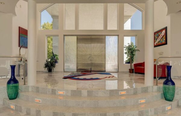 A Stunning Private Estate with Expansive and Beautifully Landscaped ...