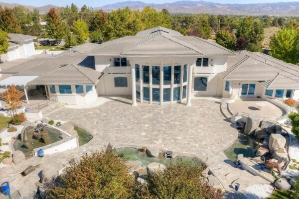 A Stunning Private Estate with Expansive and Beautifully Landscaped ...