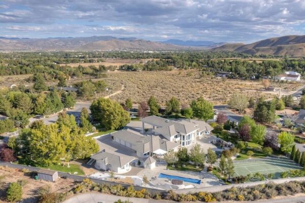 A Stunning Private Estate with Expansive and Beautifully Landscaped ...