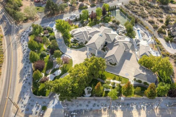 A Stunning Private Estate with Expansive and Beautifully Landscaped ...