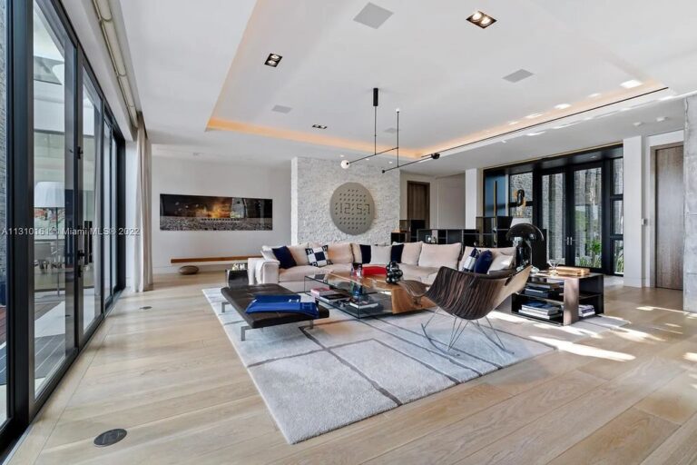 A Stunning Venetian Island waterfront home in Miami Beach, Featuring ...