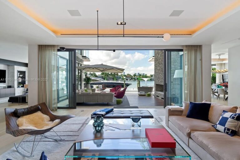 A Stunning Venetian Island waterfront home in Miami Beach, Featuring ...