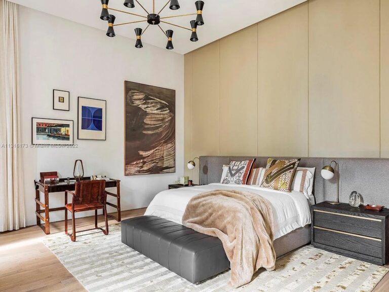 An Elegant Villa in Miami Beach Featuring an Overflowing Perimeter Pool ...