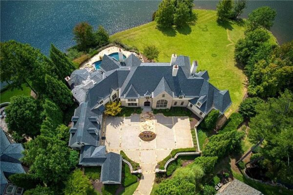 Luxurious Lakefront Living in The Peninsula, Windward's Exclusive ...