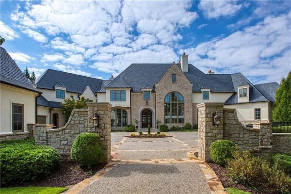 Luxurious Lakefront Living in The Peninsula, Windward's Exclusive ...
