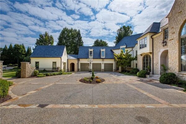 Luxurious Lakefront Living in The Peninsula, Windward's Exclusive ...