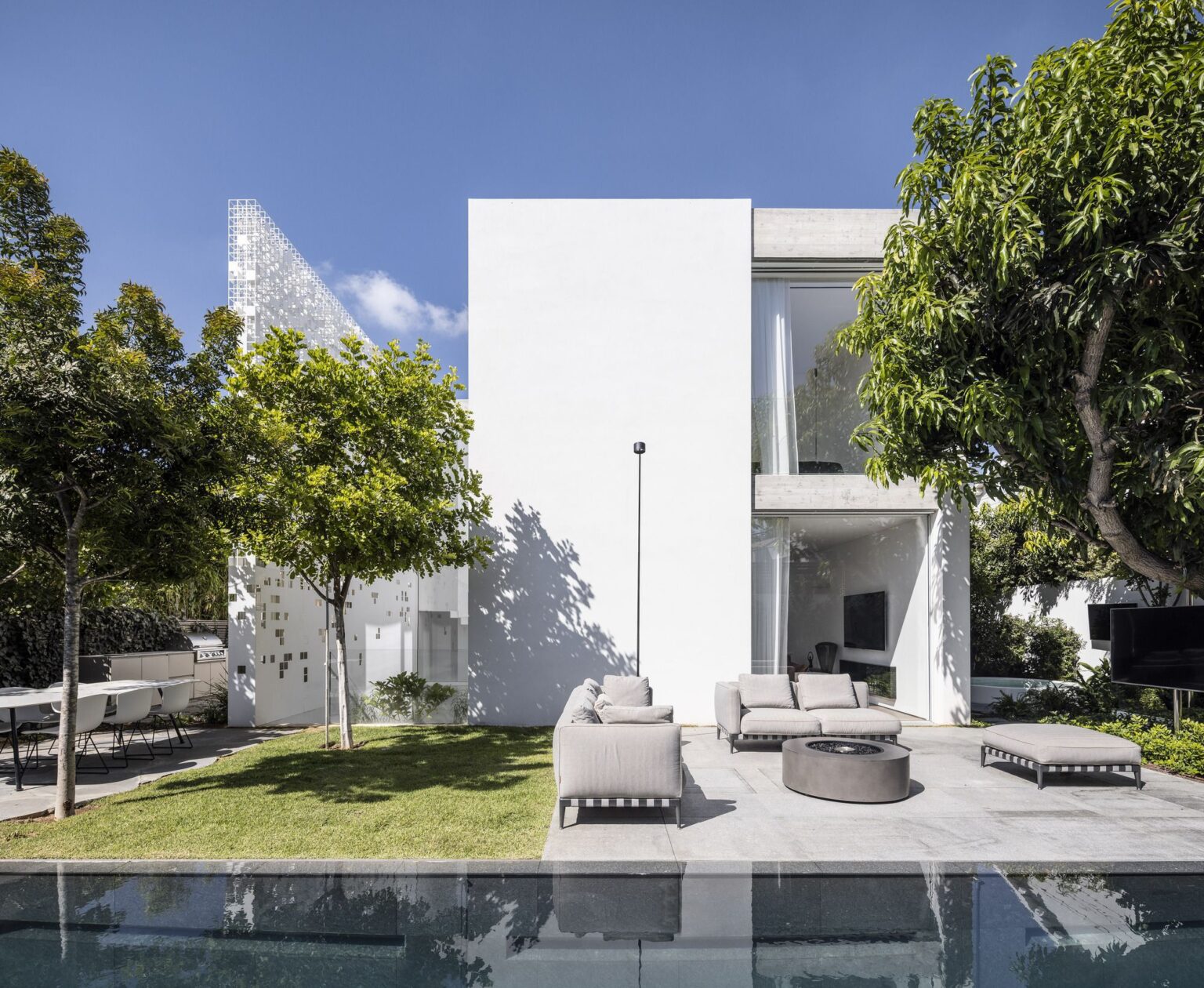 Pixel House, an Innovative Private Residence by Anderman Architects