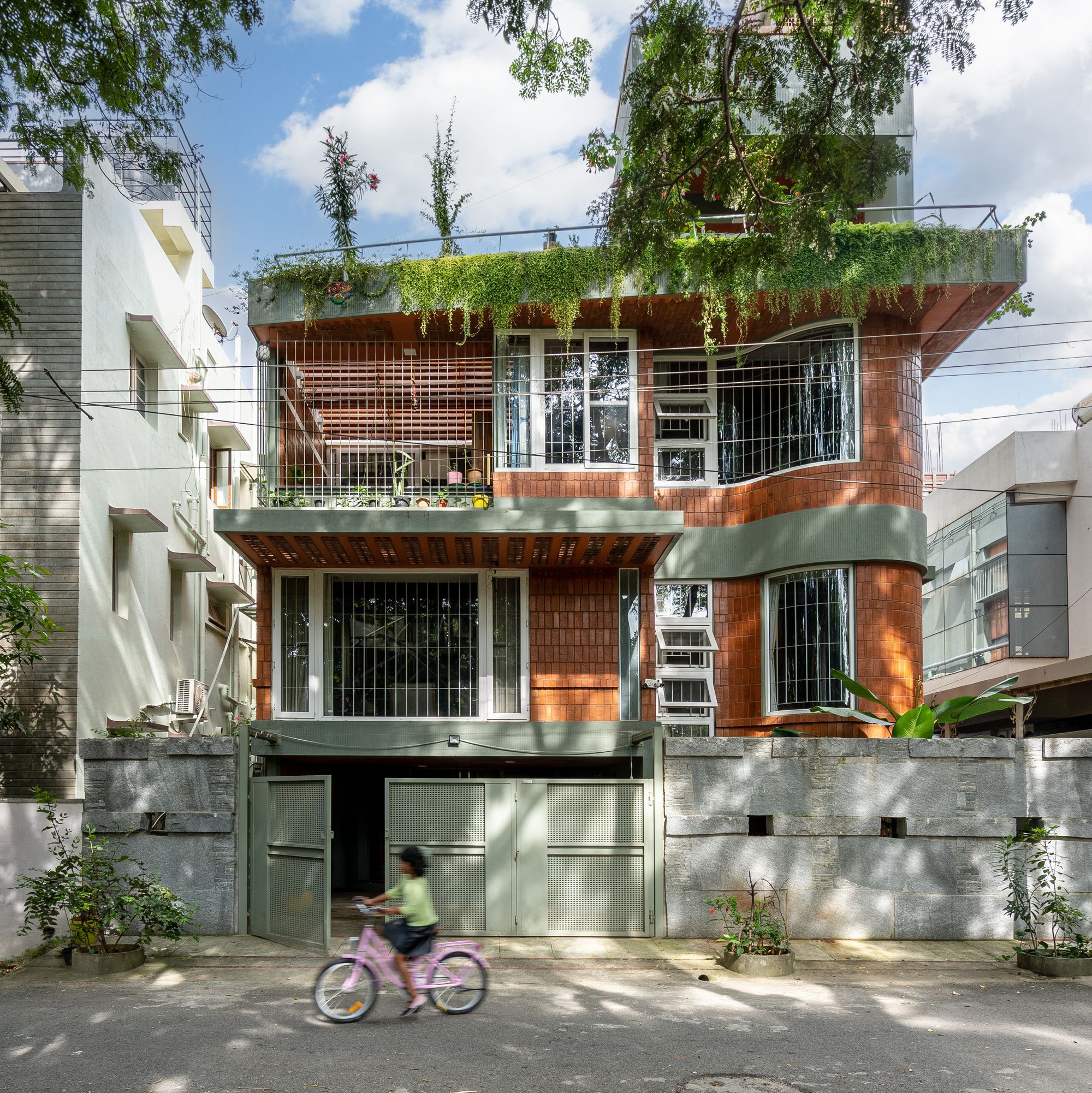 Shiva Stuthi Residence with Freedom, Peaceful Spaces by Wright Inspires