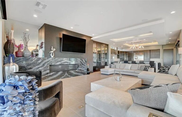 Stunning Spacious Home on An Elevated Lot with Breathtaking Views of ...