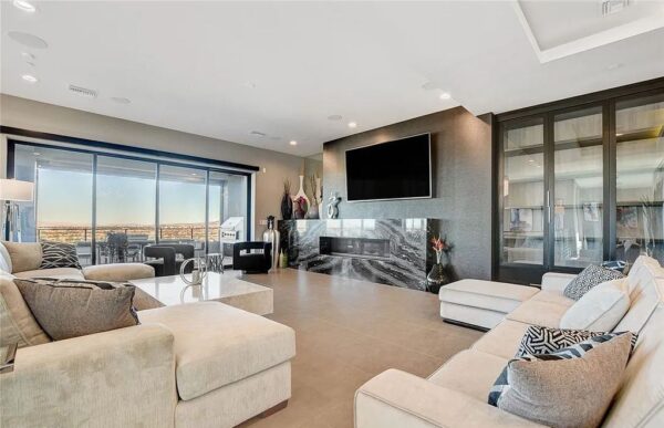 Stunning Spacious Home on An Elevated Lot with Breathtaking Views of ...