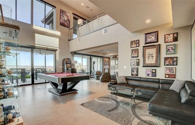 Stunning Spacious Home on An Elevated Lot with Breathtaking Views of ...