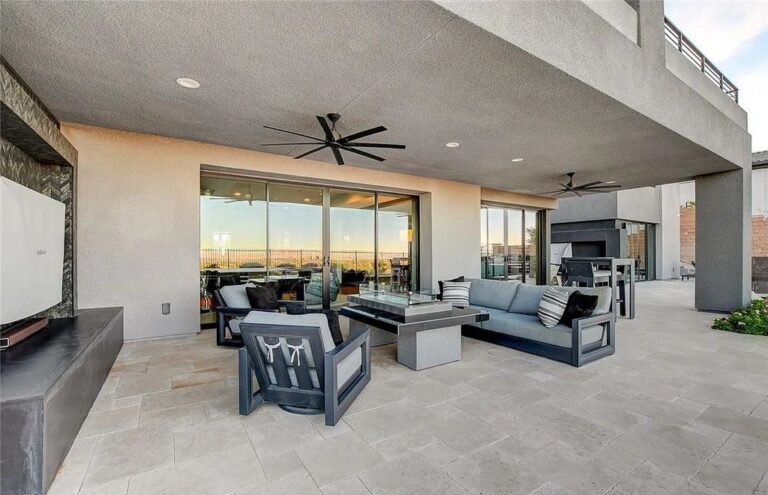 Stunning Spacious Home on An Elevated Lot with Breathtaking Views of ...