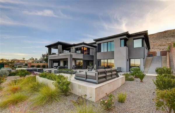 Stunning Spacious Home on An Elevated Lot with Breathtaking Views of ...