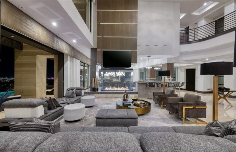 The Beverly Estate in Henderson, Nevada with Dramatic Architecture and ...