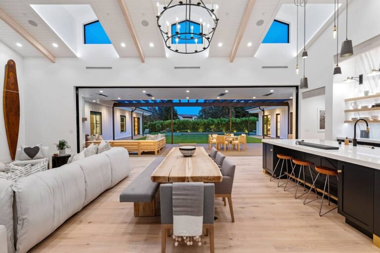 This $16.5 Million The Surfbarn Home with Breathtaking Design is One of ...