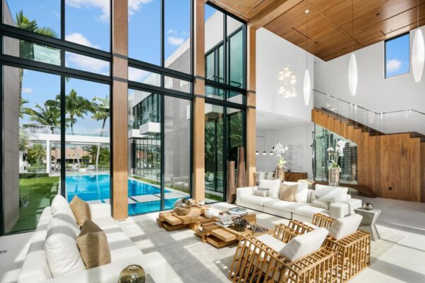 This Remarkably Contemporary Waterfront Estate in Jupiter, Florida has ...