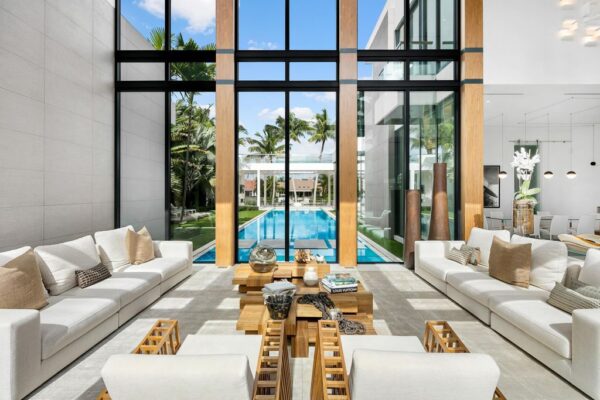 This Remarkably Contemporary Waterfront Estate in Jupiter, Florida has ...