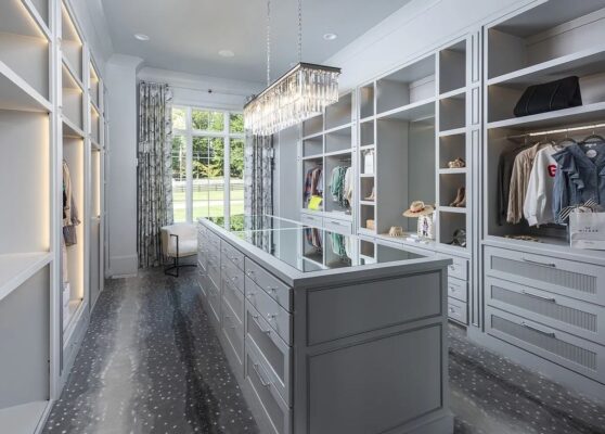 An Award-Winning 2022 Parade of Homes Winner in Brentwood