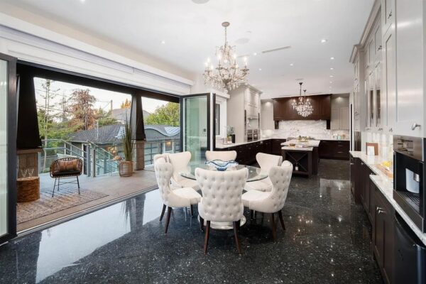 This Magnificent World-class Mansion in Vancouver, Canada Tastefully ...