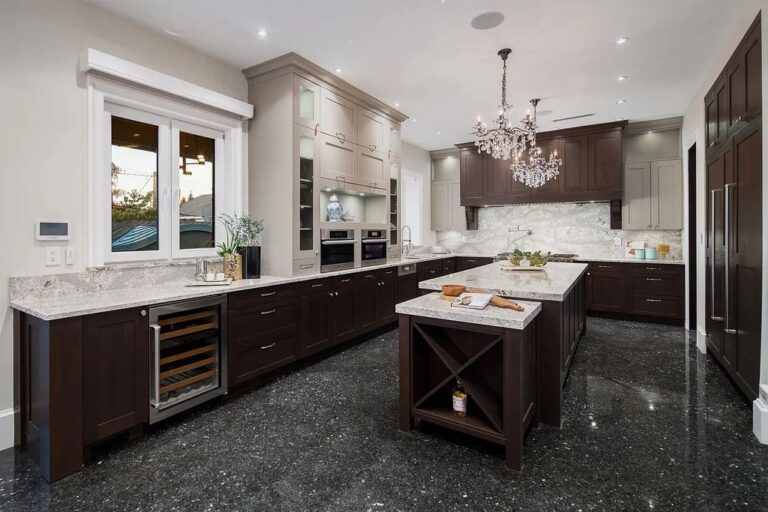 This Magnificent World-class Mansion in Vancouver, Canada Tastefully ...