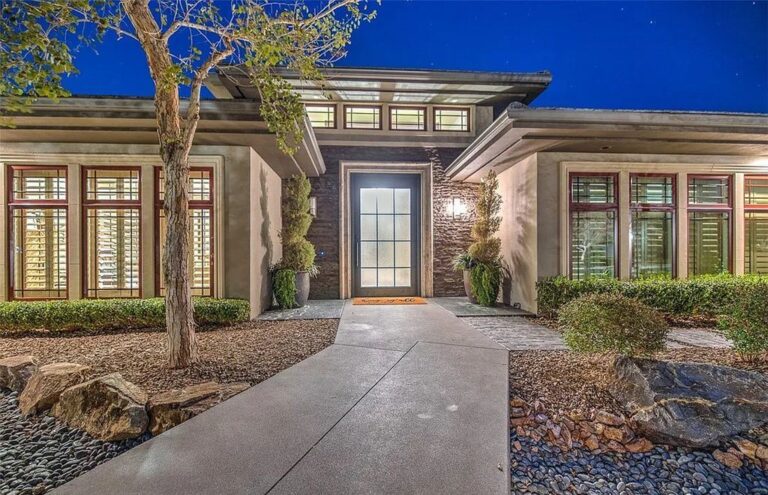 Truly Stunning Home in Henderson Features An Amazing Great Room with ...