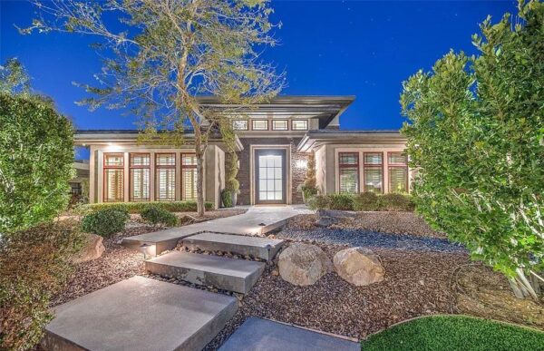 Truly Stunning Home in Henderson Features An Amazing Great Room with ...