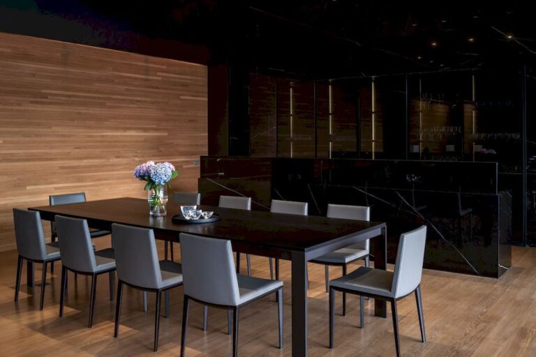 Casa Cloud with Attentive and Localized Architecture by BOONDESIGN