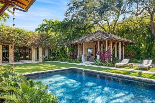 Enjoy Resort-style Living in This $12 Million Tropical Modern Family ...