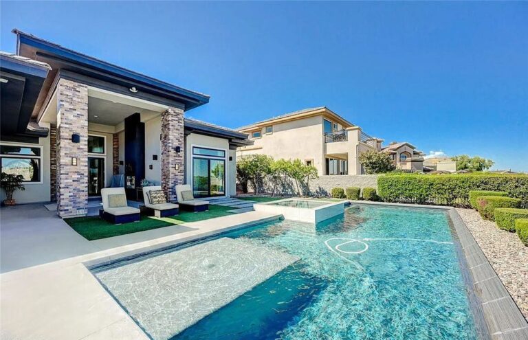 Magnificent Single Story Custom Home on Elevated Lot with Spectacular ...