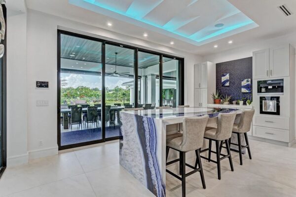 Modern Masterpiece in Steeplechase: Luxury Living in Palm Beach Gardens