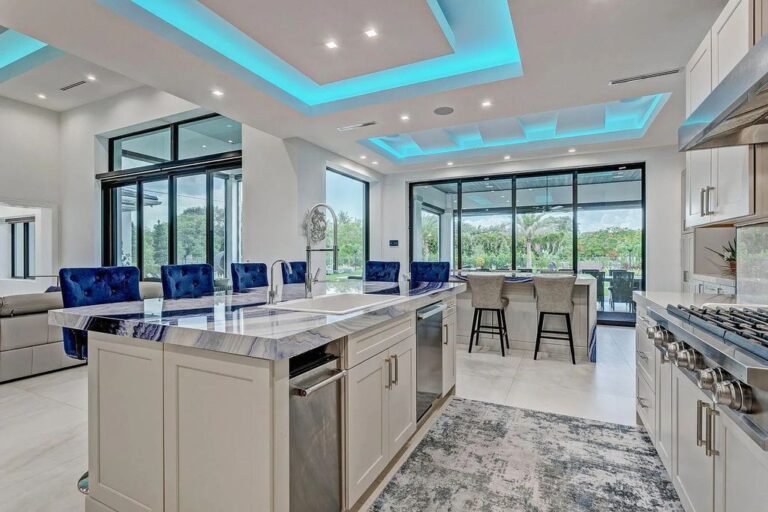 Modern Masterpiece in Steeplechase: Luxury Living in Palm Beach Gardens