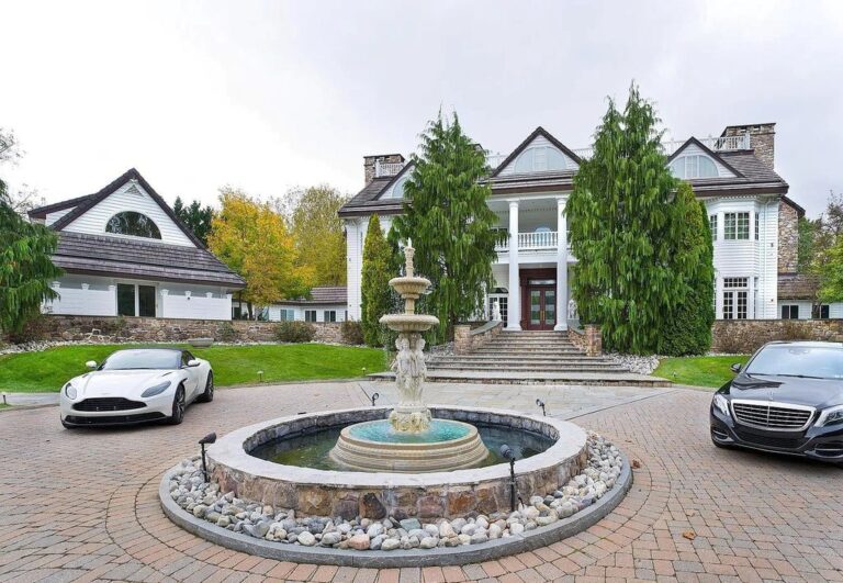 This $9.875M Distinctive Residence is Adorned with The Finest Materials ...