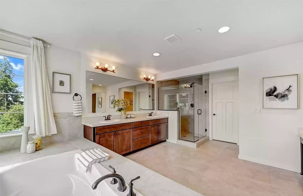 Set Up Your Own Bathroom With 12 Bathroom Layout Ideas That You May Love