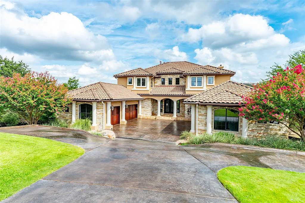 This Elegant Secluded Home in Austin Texas Providing The Beauty And The ...