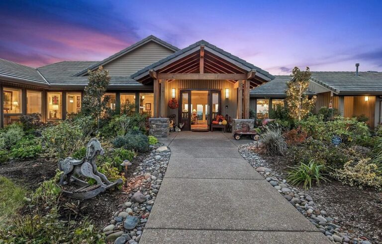 Beautiful Single-level Home with 360-degree Views and Immaculate ...