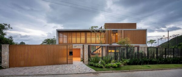 House CSS with Spectacular views of Silveira beach by Seferin Arquitetura