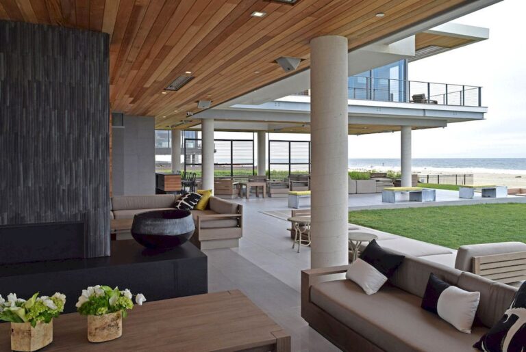 Hurricane House On Top Of 12-Foot Concrete Piers by Studio Peekancona