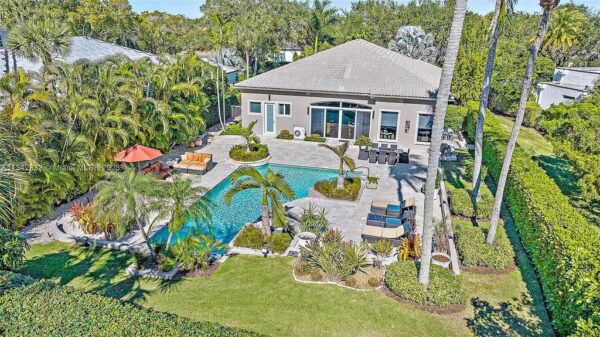 Lavish House Boasts Quiet Night by Lush Tropical Landscaping ...