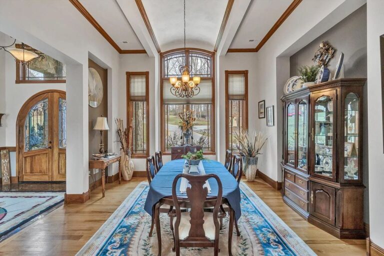 This One-of-a-kind Waterfront Estate in Virginia Providing the Best of ...