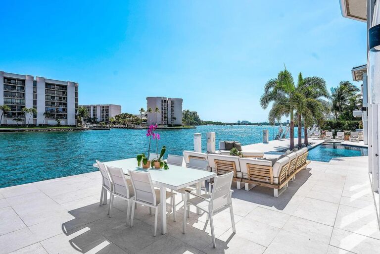 Spectacular Waterfront Mansion in Boca Raton, Florida with Expansive ...
