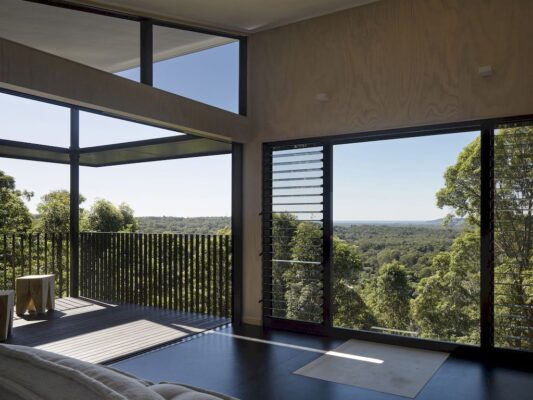 Sunrise Studio with Expansive Coastal Views by Bark Design Architects