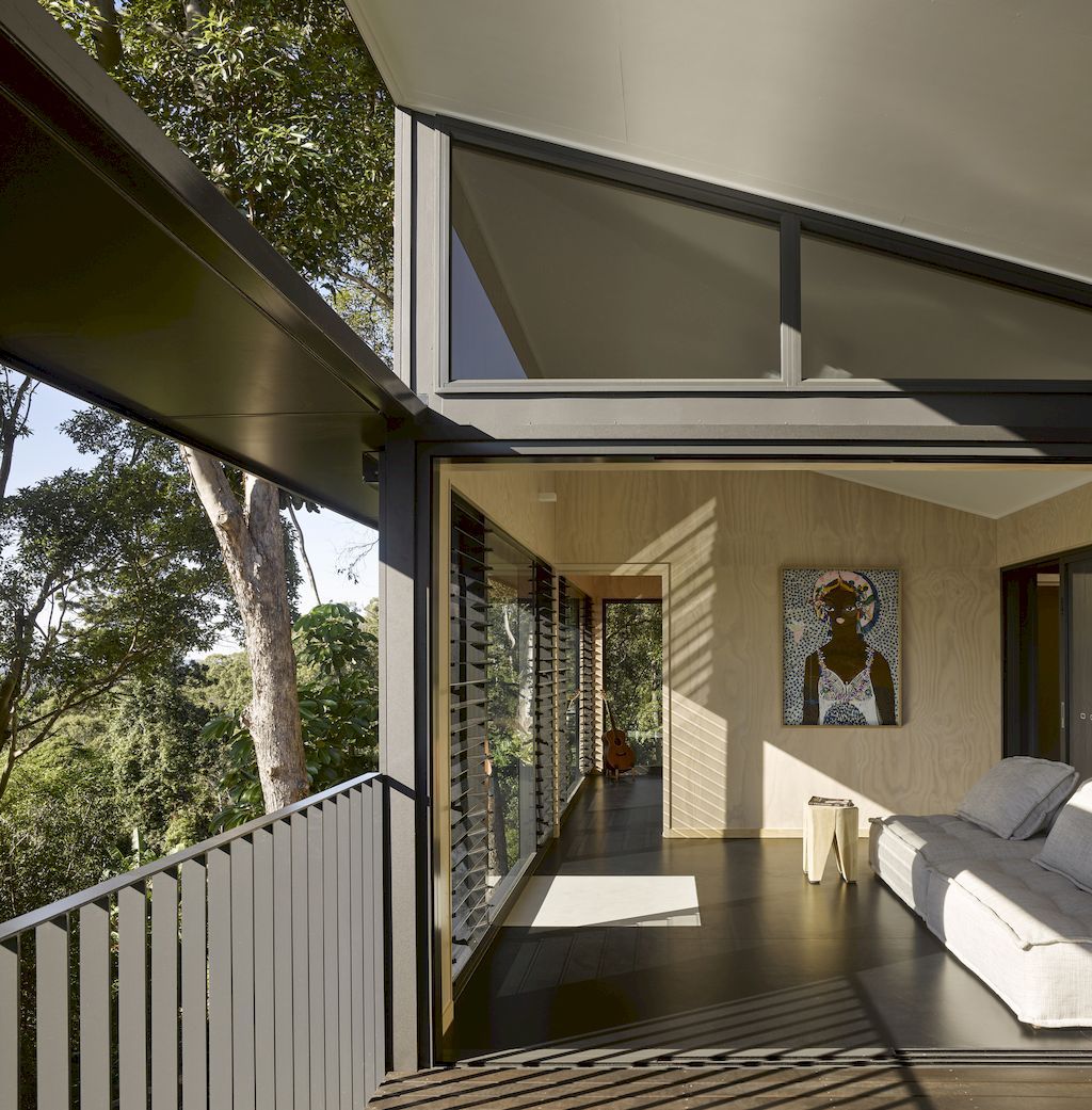 Sunrise Studio with Expansive Coastal Views by Bark Design Architects