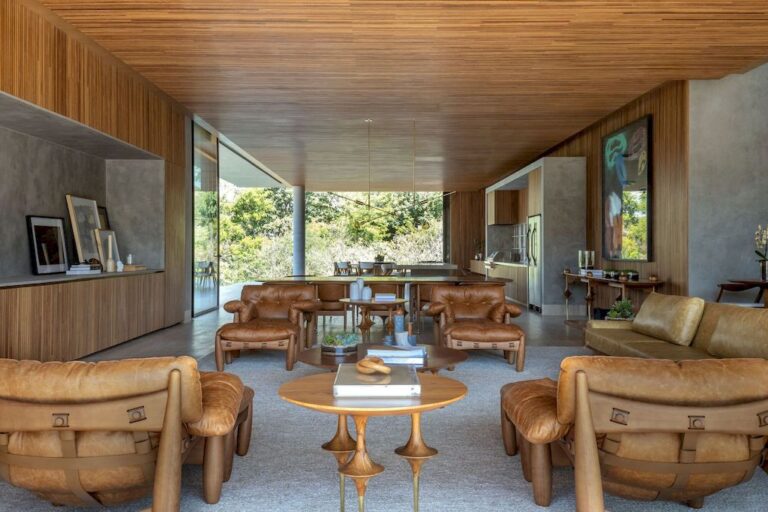 TP House, an Elegant, Simple Volumetry in Brazil by Leo Romano