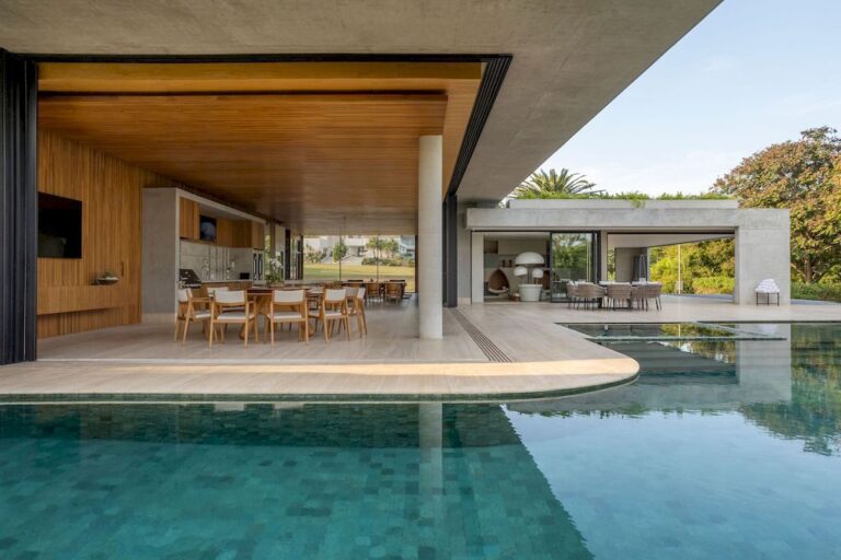 TP House, an Elegant, Simple Volumetry in Brazil by Leo Romano
