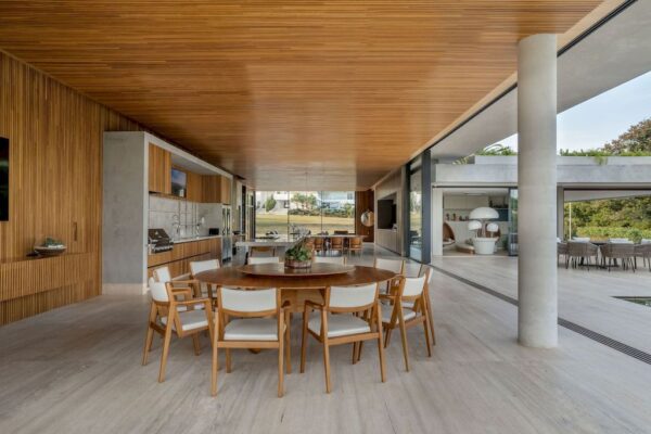 TP House, an Elegant, Simple Volumetry in Brazil by Leo Romano