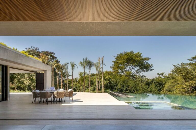 TP House, an Elegant, Simple Volumetry in Brazil by Leo Romano