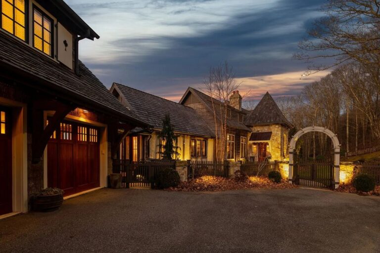 The Very Essence of Diamond Creek Living is Found in This $8,5M ...