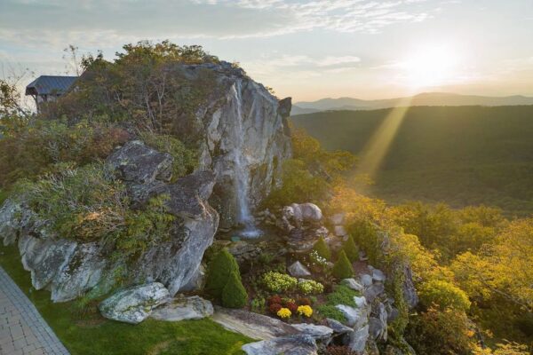 This $29.75M House Blends Western Art, Mountain Architecture, European ...